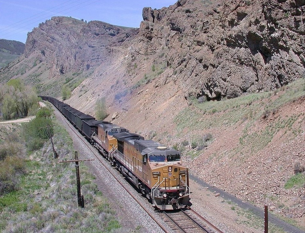 UP loaded EB coal train